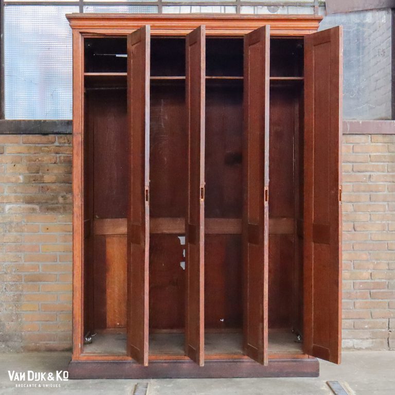 Antiek houten lockerkast » Van Dijk & Ko