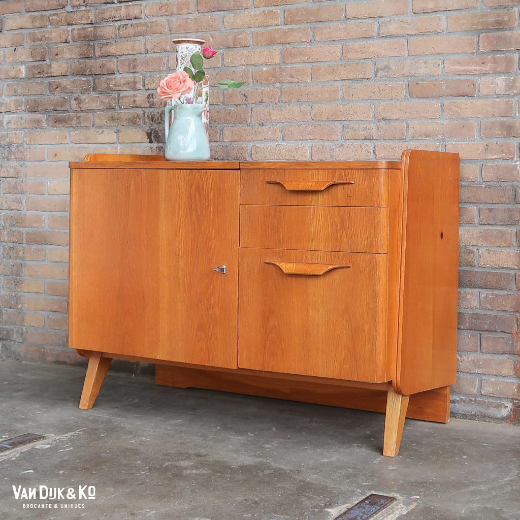 Vintage dressoir – Tatra Nabytok » Van Dijk & Ko