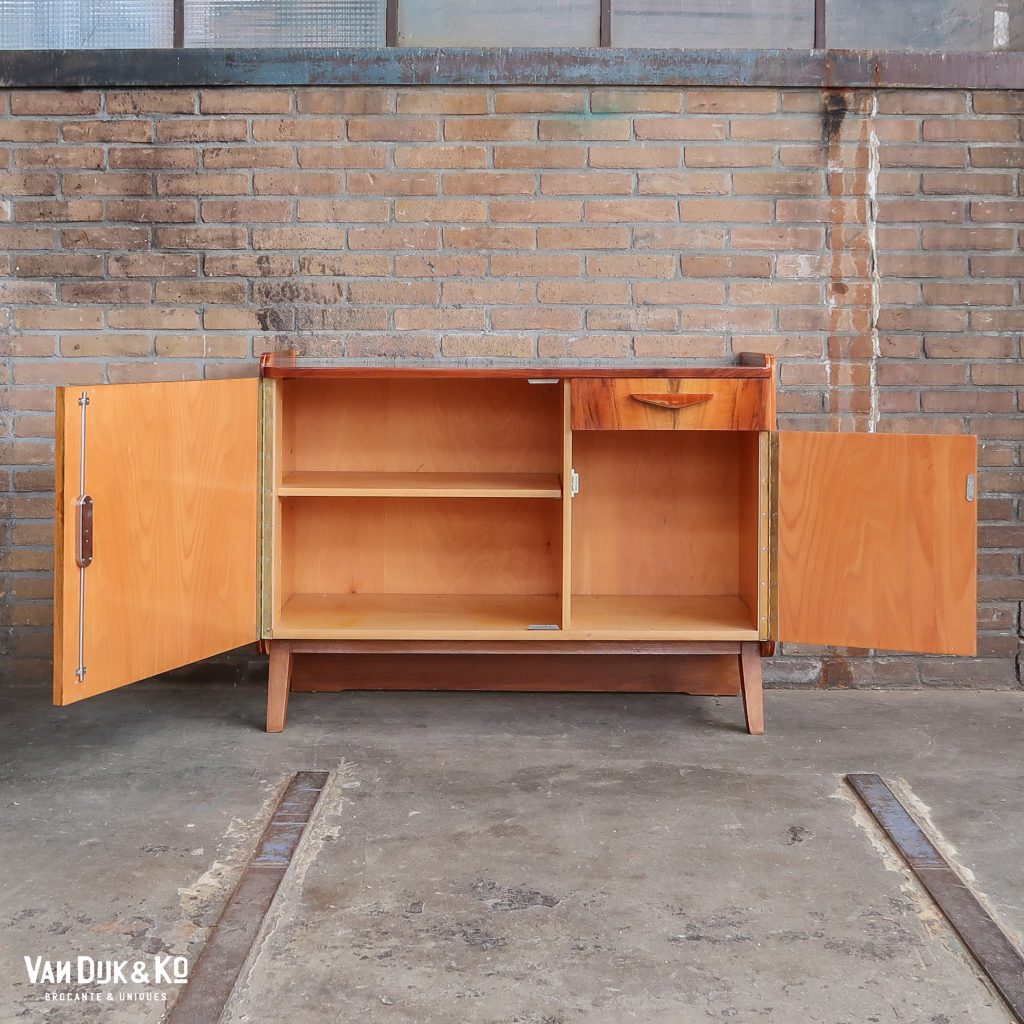 Vintage dressoir – Tatra Nabytok » Van Dijk & Ko