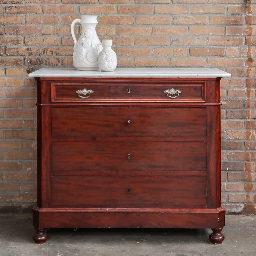 Vintage kast met marmeren blad » Van Dijk & Ko