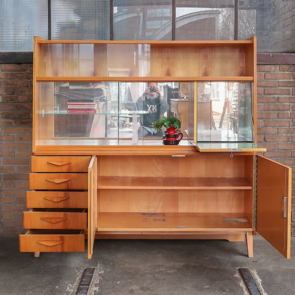 Vintage dressoir – Tatra Nabytok » Van Dijk & Ko