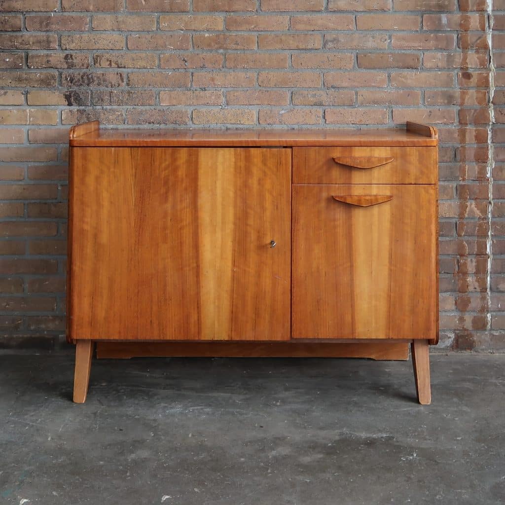 Vintage dressoir – Tatra Nabytok » Van Dijk & Ko
