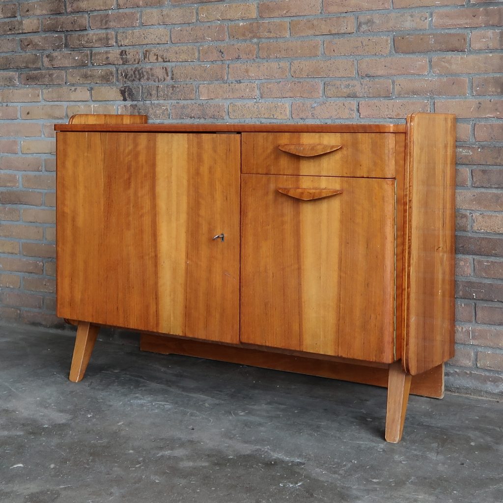 Vintage dressoir – Tatra Nabytok » Van Dijk & Ko